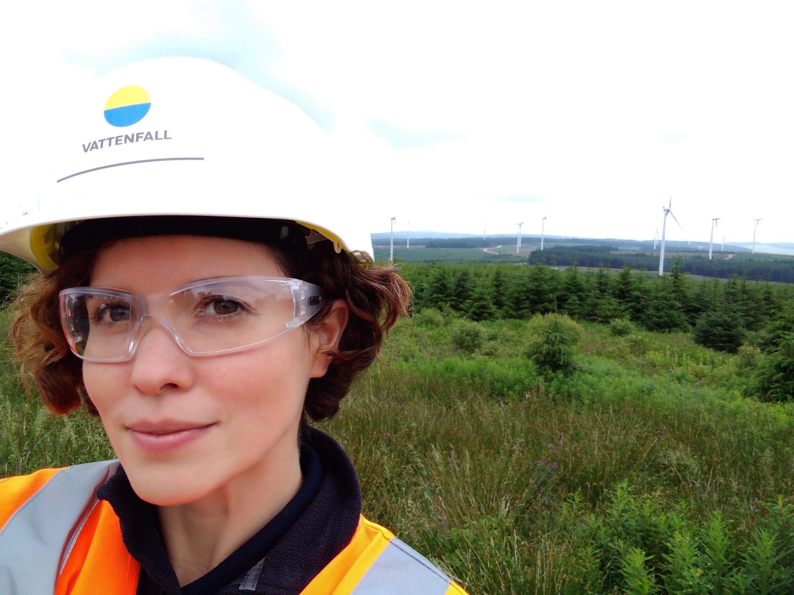 Graduate Carolina Escudero wins award for empowering women in the energy industry!
